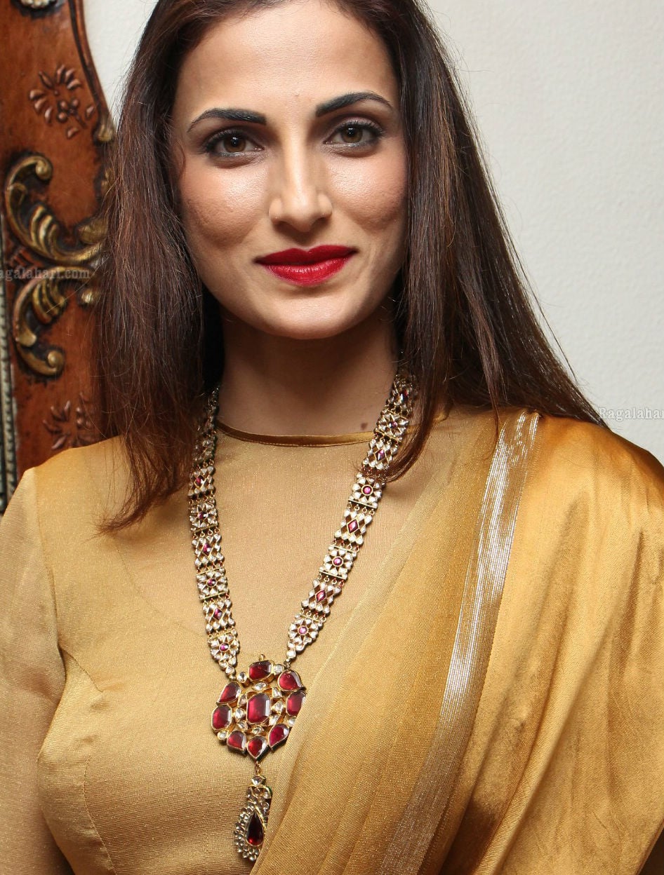 Shilpa Reddy in Kundan Long Chain - Indian Jewellery Designs