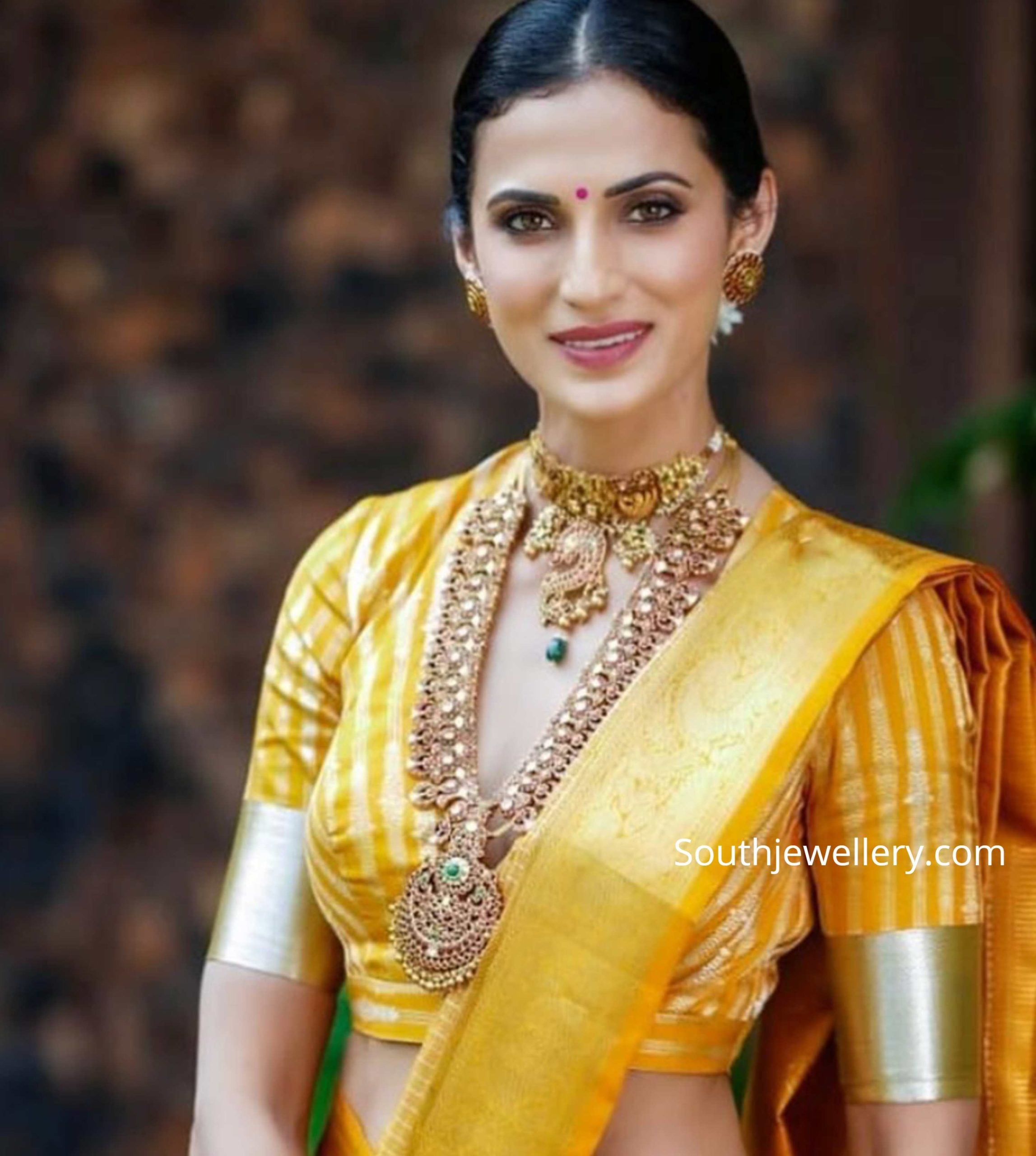 Shilpa Reddy in antique gold kundan jewellery - Indian Jewellery Designs