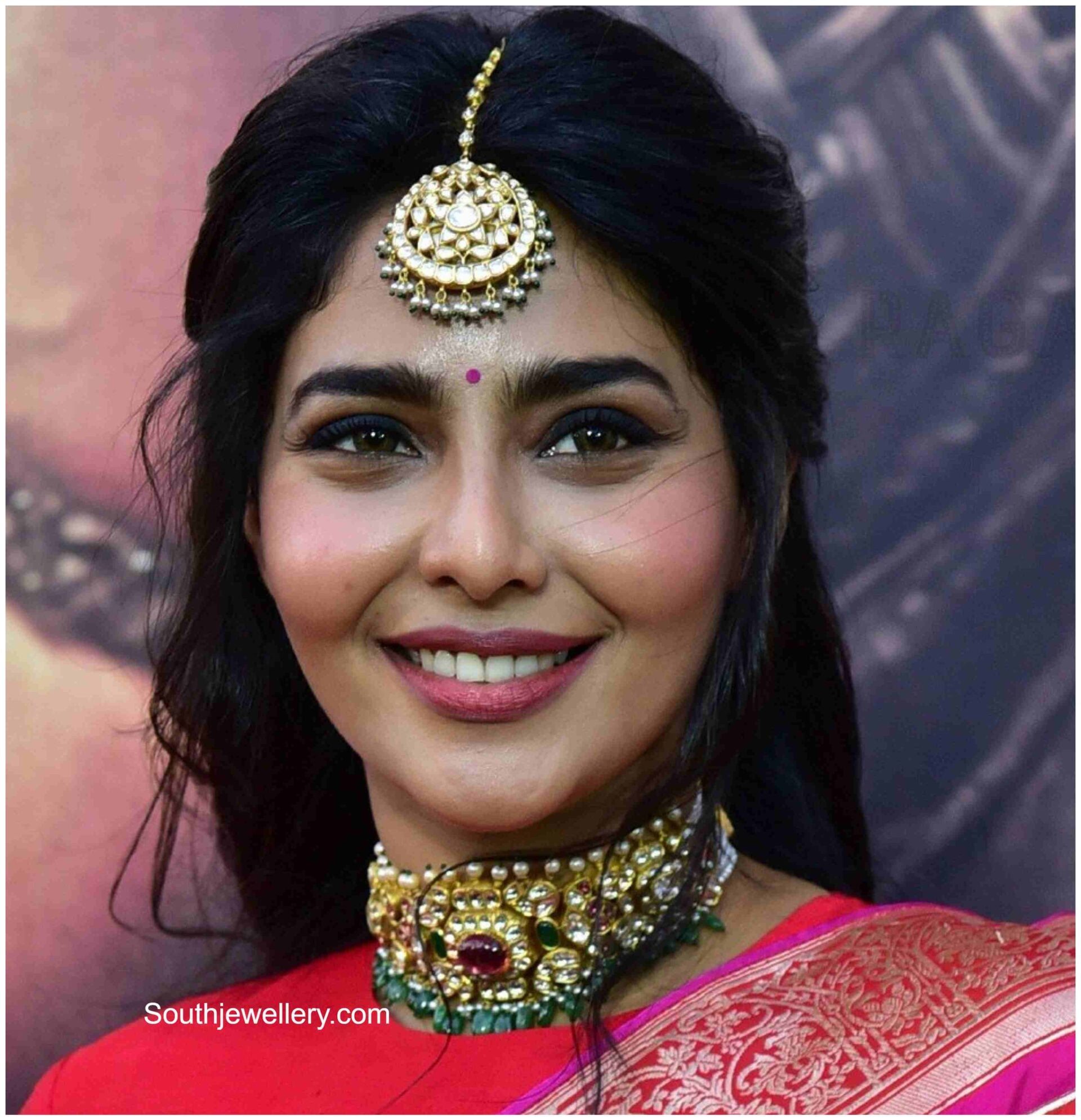 Aishwarya Lekshmi in a kundan choker set